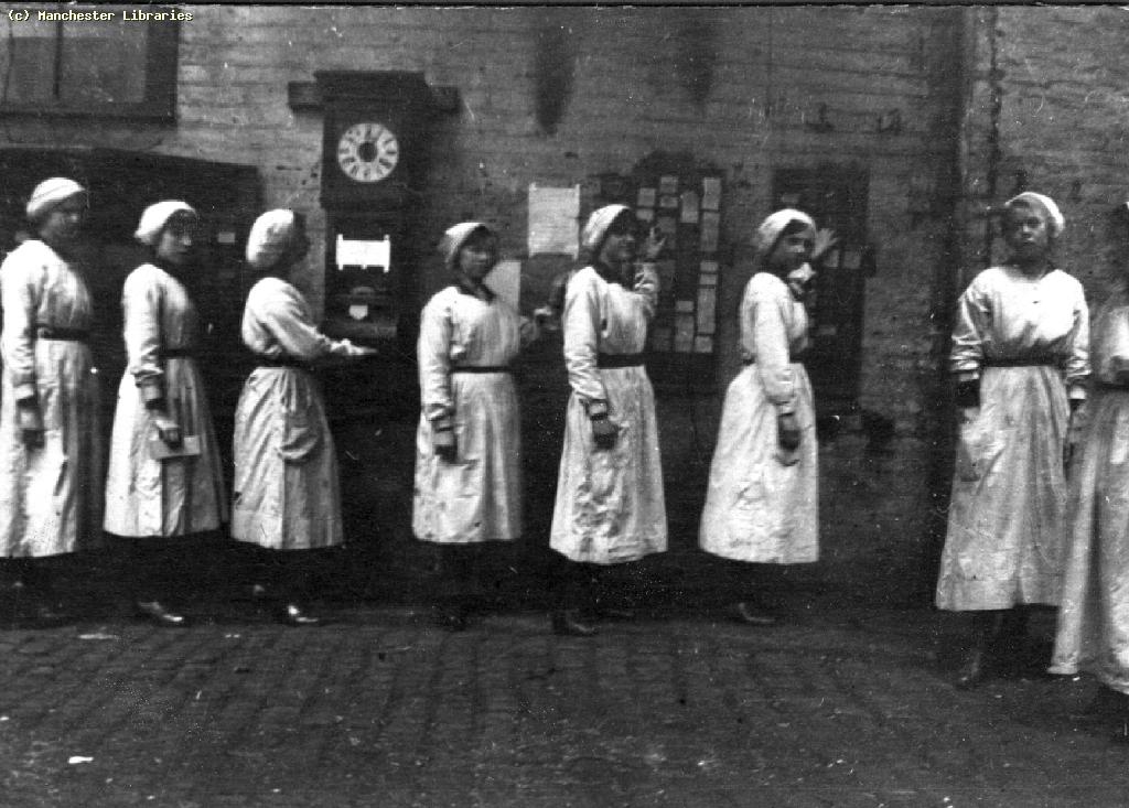 Munitions workers clocking off 1917 – North West Sound Heritage
